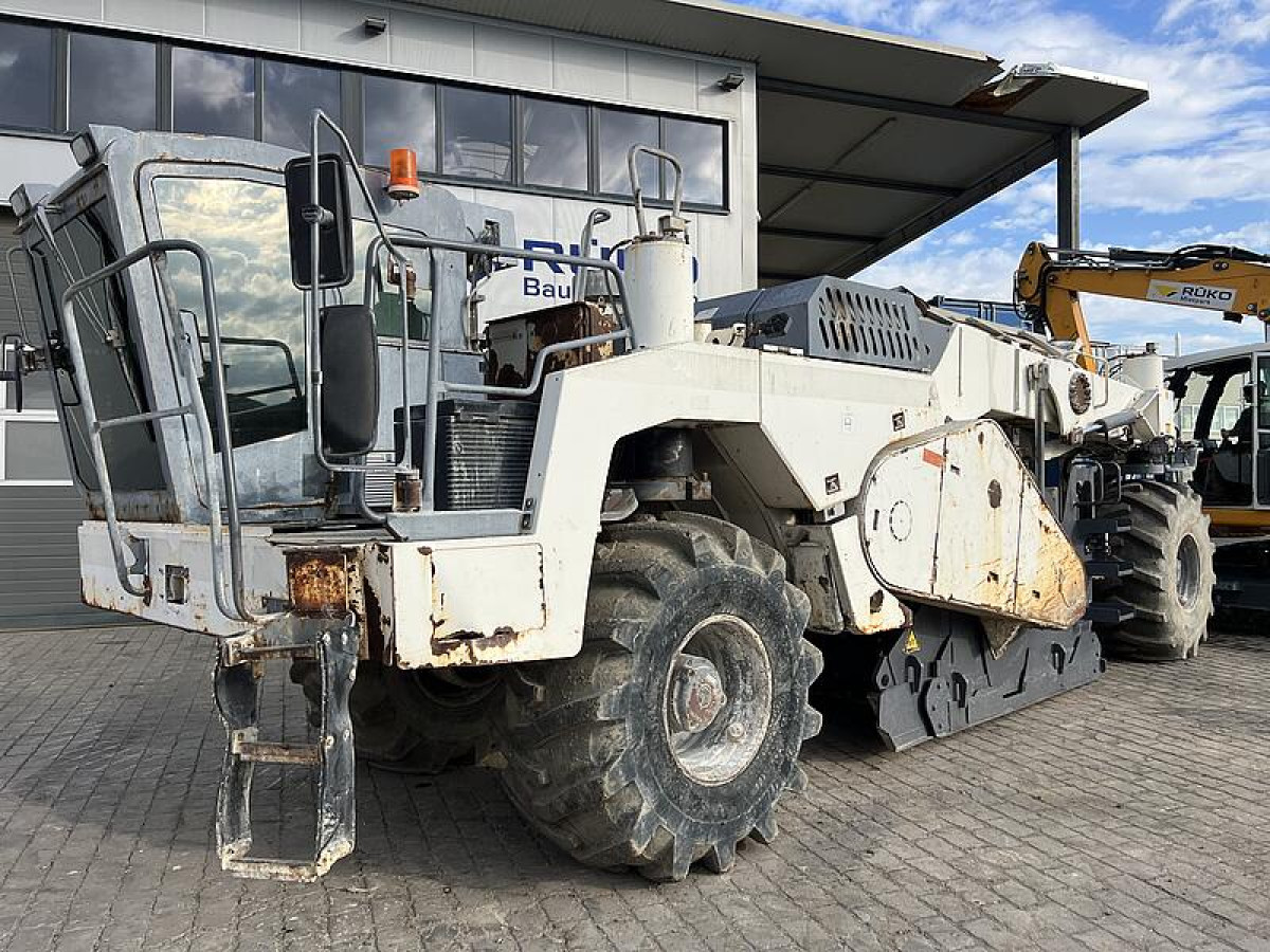 Wirtgen Bodenfräsen/-Recycler WR 2400 gebraucht kaufen