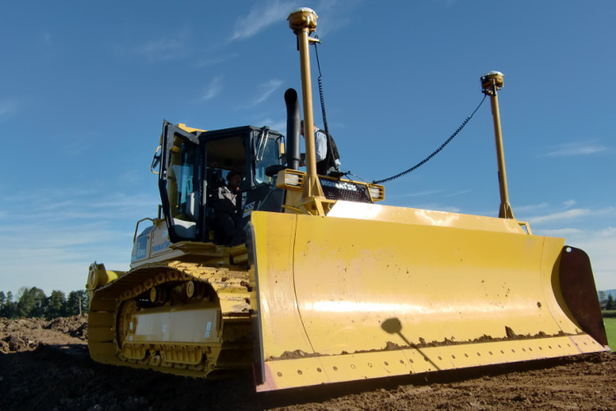 Komatsu D61-PX15 6 - Wegeschild mieten in Offenburg
